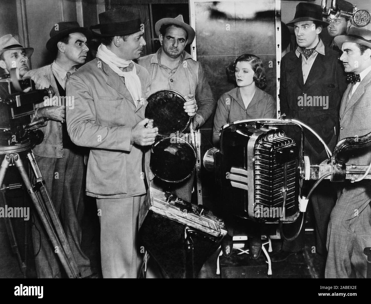 TOO HOT TO HANDLE, Clark Gable (standing front), Myrna Loy (seated ...
