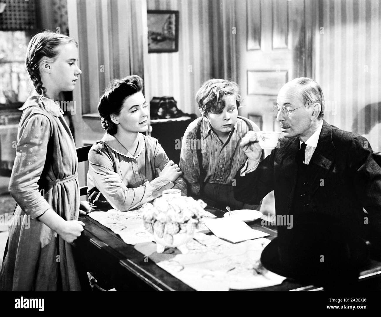 A TREE GROWS IN BROOKLYN, from left, Peggy Ann Garner, Dorothy McGuire ...