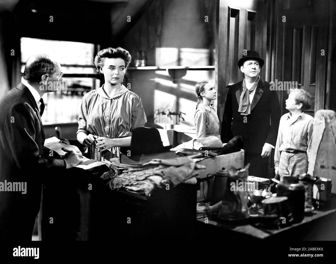A TREE GROWS IN BROOKLYN, from left, Charles Halton, Dorothy McGuire ...