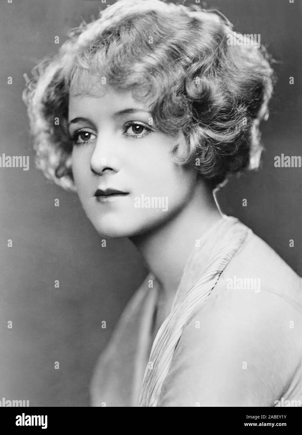 THE TURMOIL, Pauline Garon, 1924 Stock Photo - Alamy