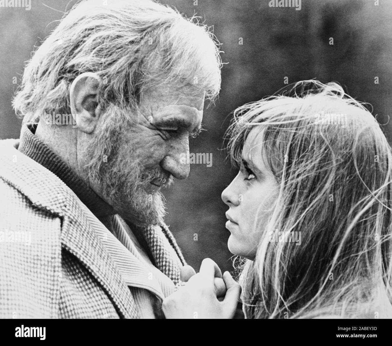 TWINKY, (aka LOLA), from left: Trevor Howard, Susan George, 1970 Stock ...