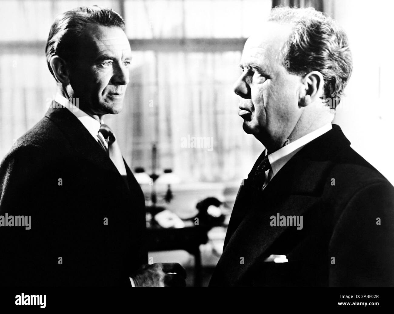 THE VICIOUS CIRCLE, (aka THE CIRCLE), from left, John Mills, Mervyn ...