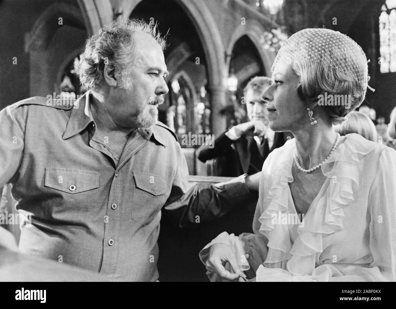 A WEDDING, from left: director Robert Altman, Carol Burnett on set ...
