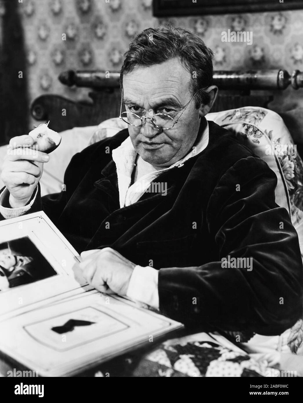 WELCOME STRANGER, Barry Fitzgerald, 1947 Stock Photo - Alamy