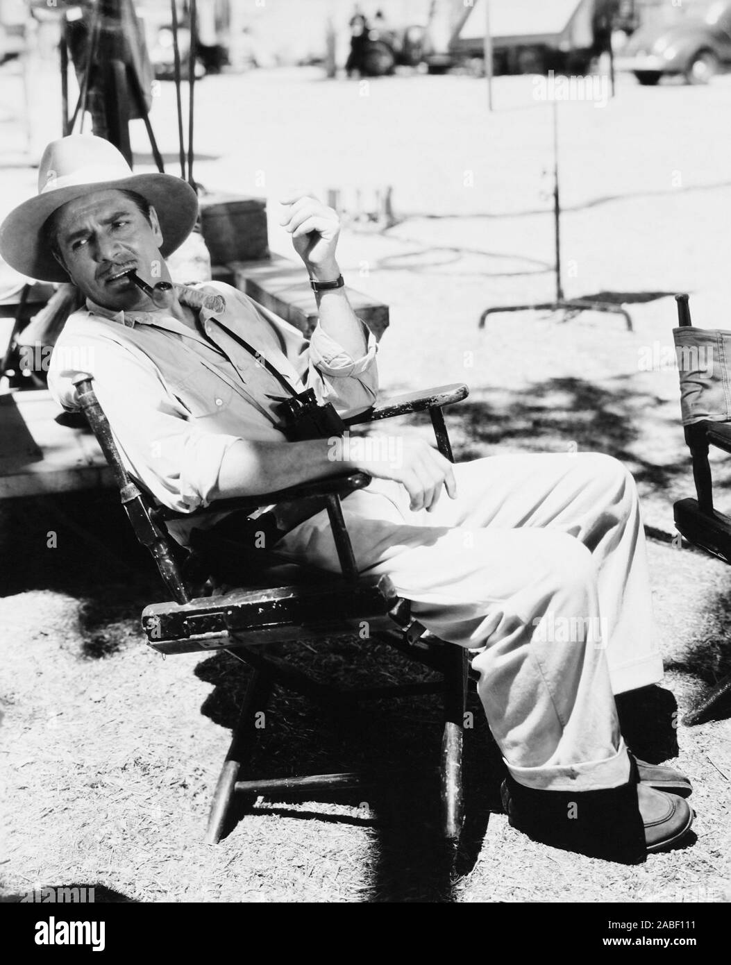 White hunter 1936 hi-res stock photography and images - Alamy