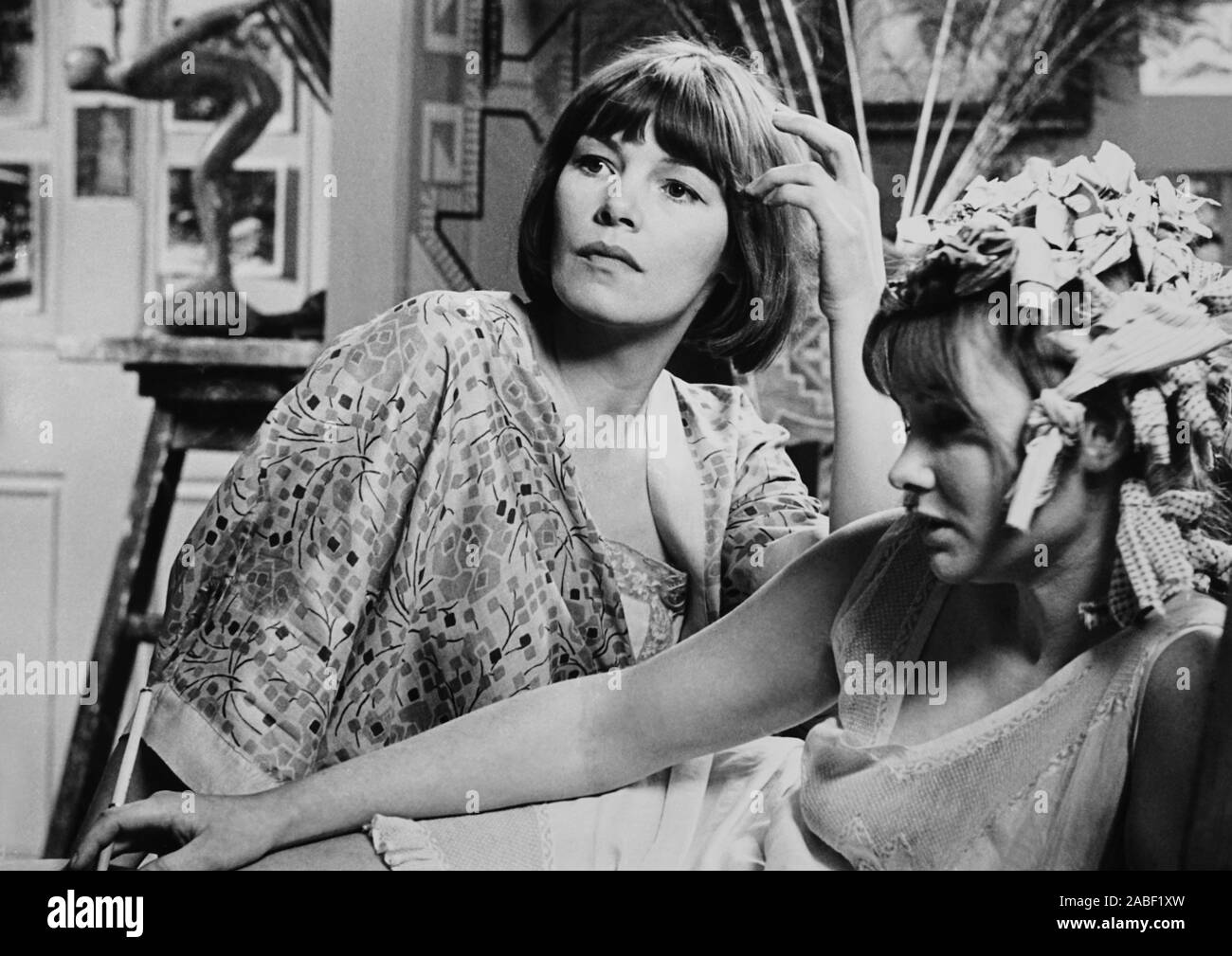 WOMEN IN LOVE, from left: Glenda Jackson, Jennie Linden, 1969 Stock ...