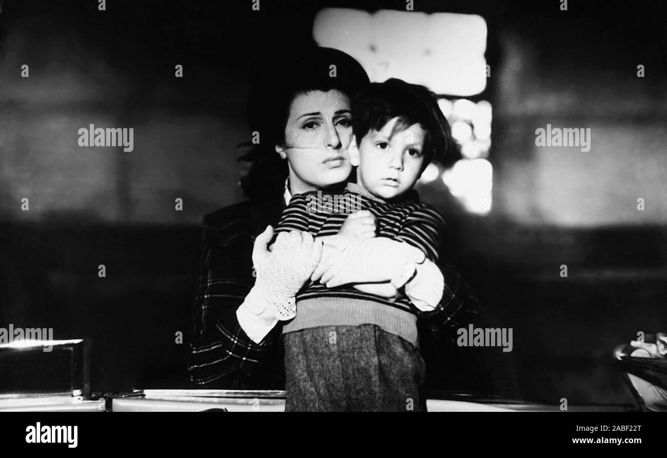WOMAN TROUBLE, (aka MOLTI SOGNI PER LE STRADE), from left: Anna Magnani ...