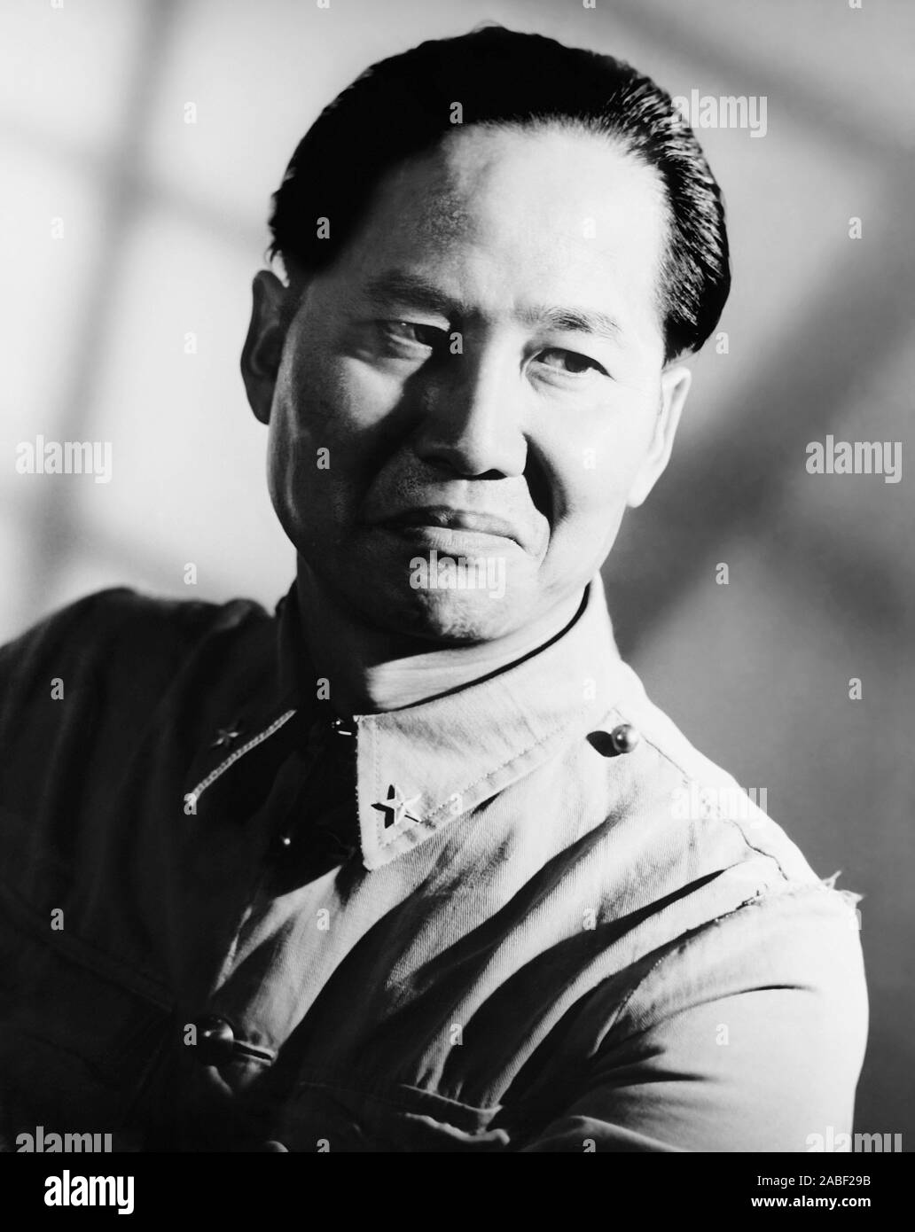 YANGTSE INCIDENT, (aka BATTLE HELL), Keye Luke, 1957 Stock Photo - Alamy