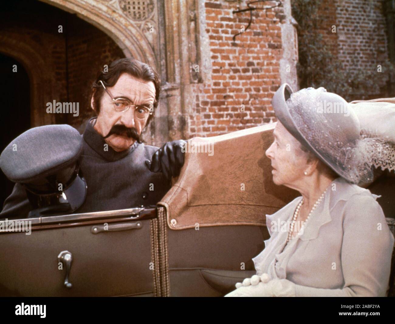 CANDLESHOE, from left: David Niven, Helen Hayes, 1977 Stock Photo - Alamy