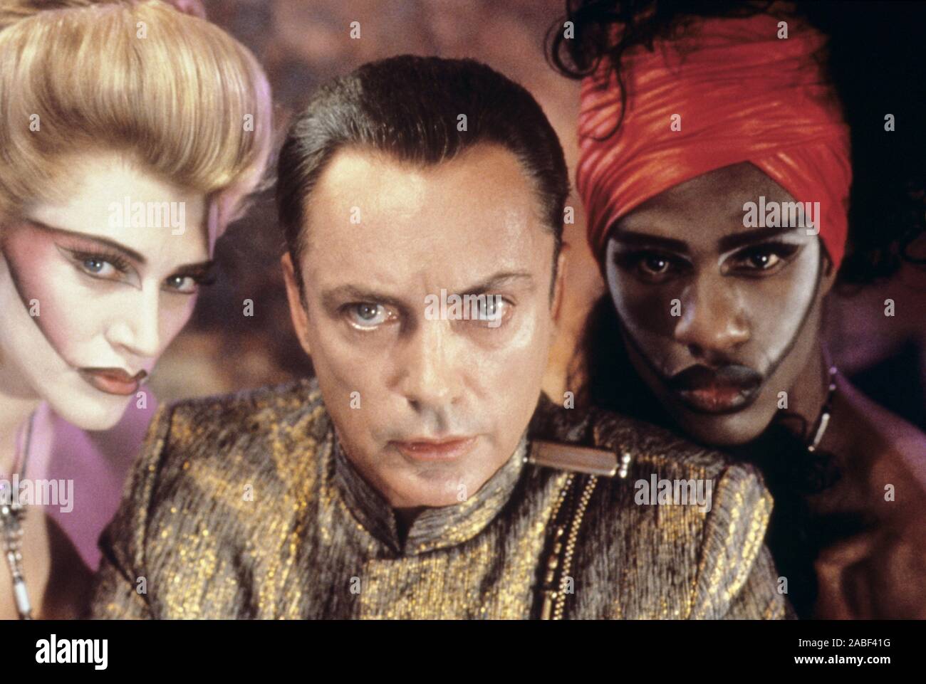 JOHNNY MNEMONIC, from left: Tracy Tweed, Udo Kier, Falconer Abraham ...