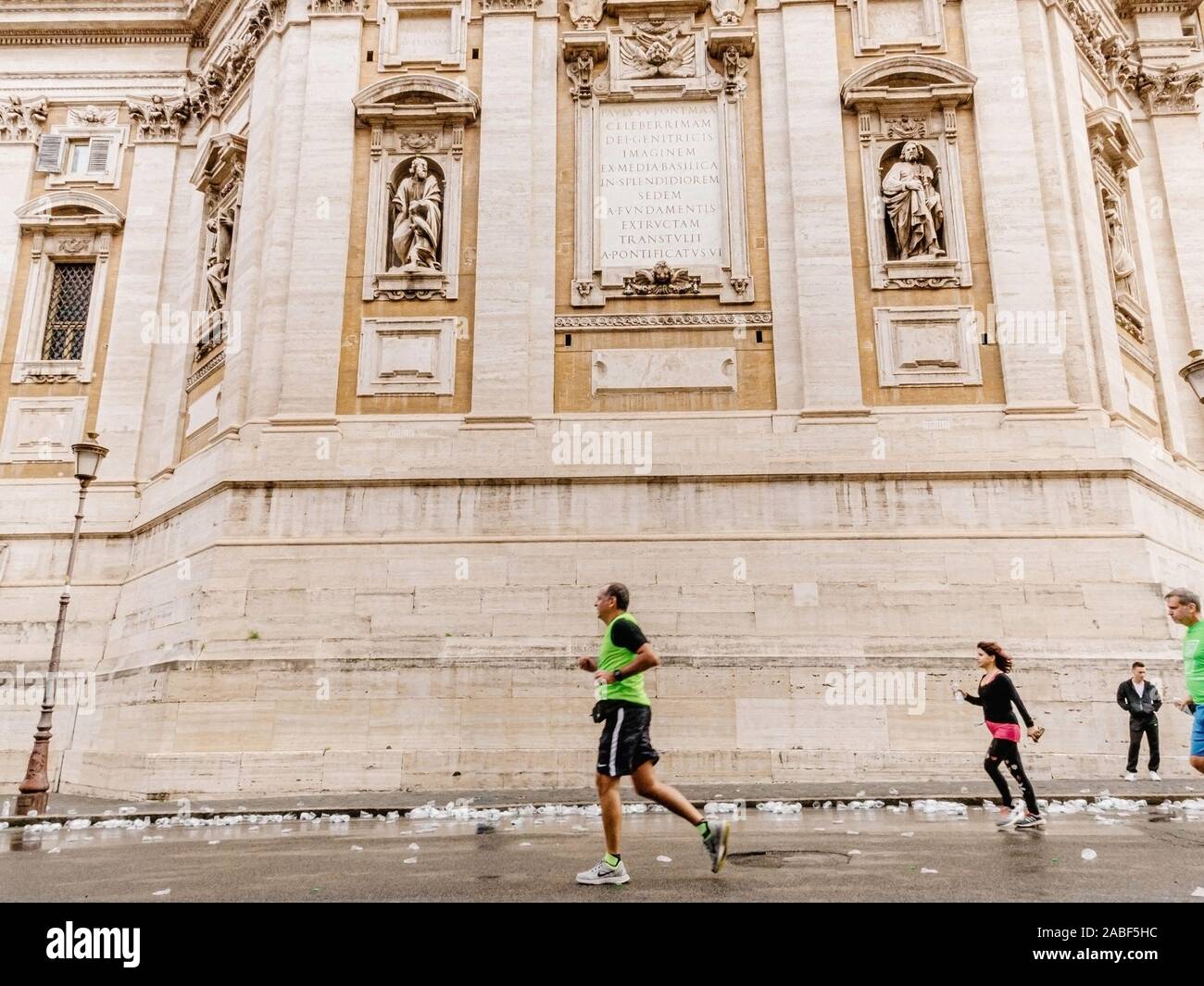 Group of runners hi-res stock photography and images - Alamy