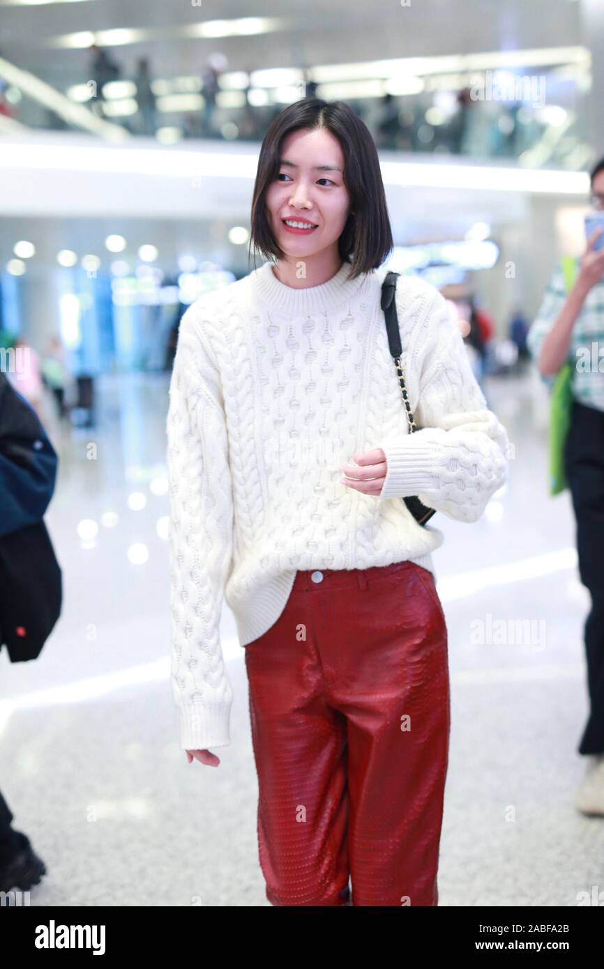 Chinese supermodel Liu Wen shows up at a Beijing airport before ...