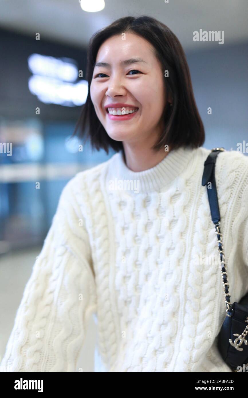 Chinese supermodel Liu Wen shows up at a Beijing airport before ...