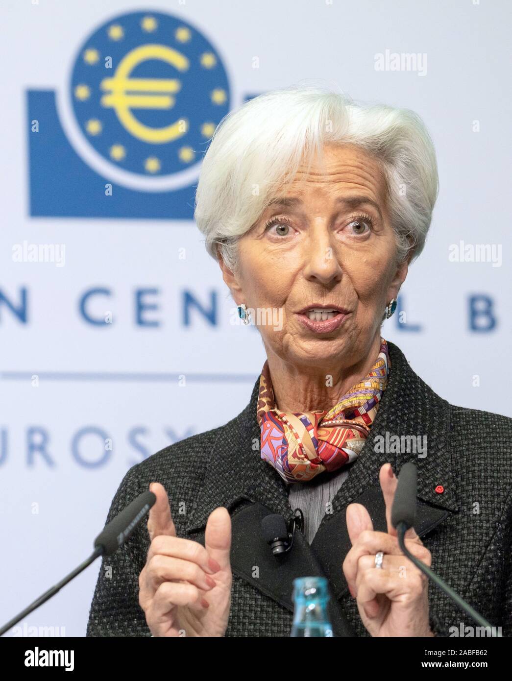 Signature bank logo hi-res stock photography and images - Alamy