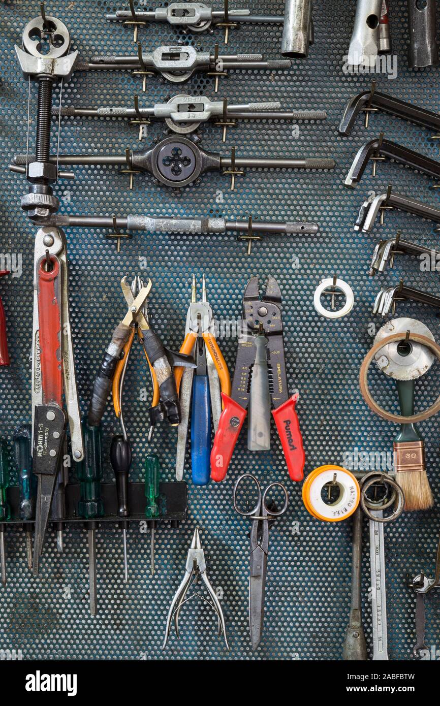Garage tools hi-res stock photography and images - Alamy