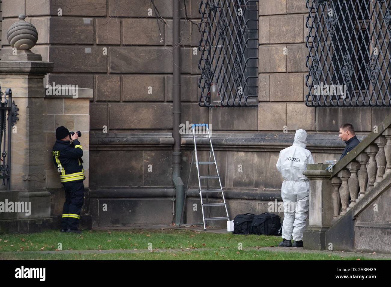 Dresden, Germany. 26th Nov, 2019. Police forces are standing in the ...