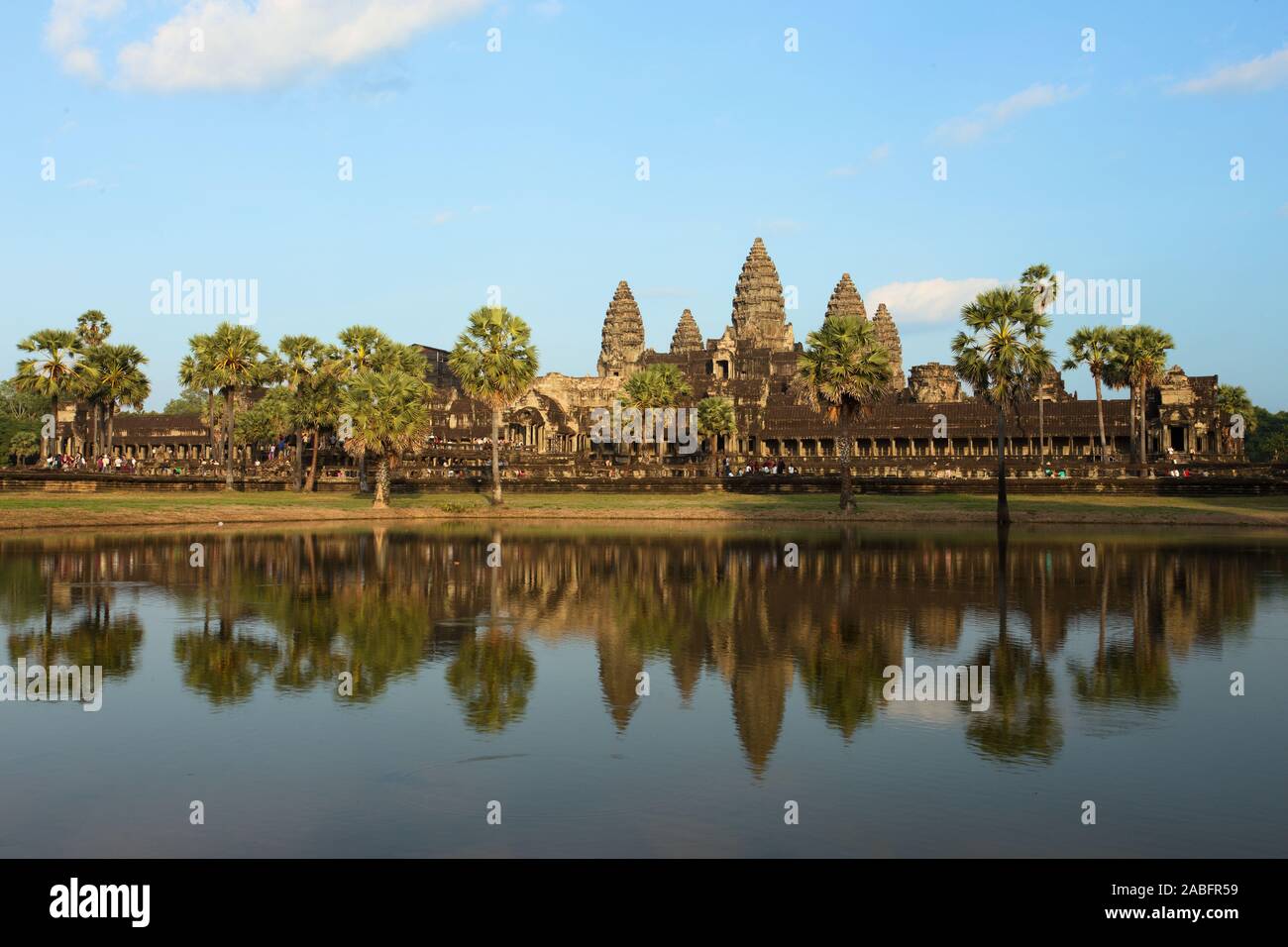 Illuminated angkor wat temple hi-res stock photography and images - Alamy