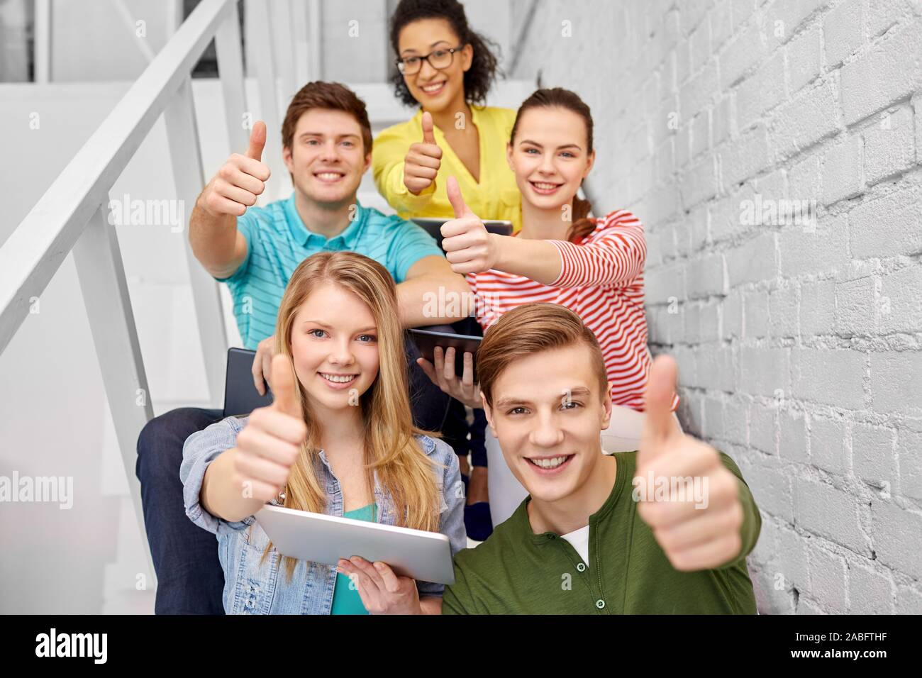 High up connection hi-res stock photography and images - Alamy