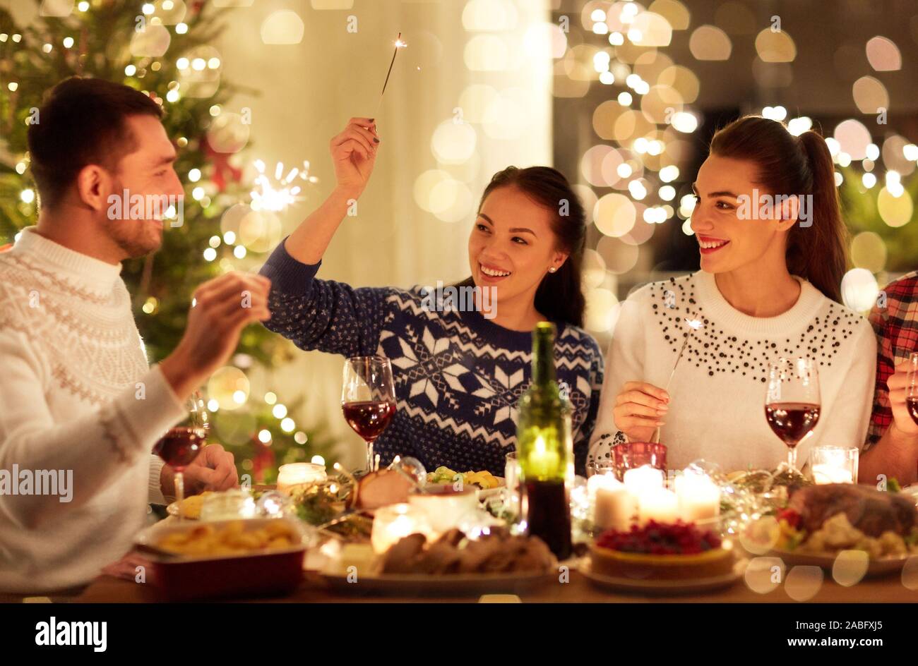 happy friends celebrating christmas at home feast Stock Photo - Alamy