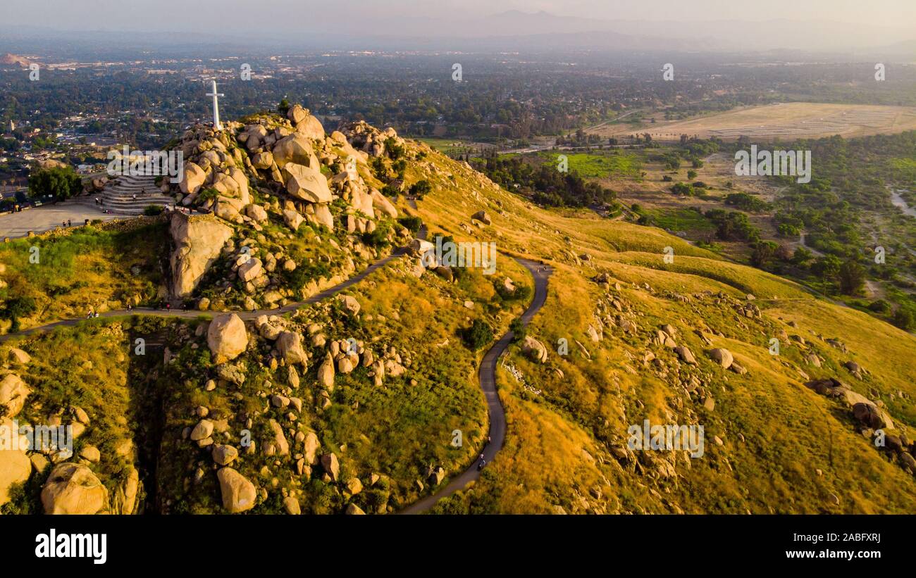 The hiking trail up to the fRubidoux mountain and the summit cross in ...