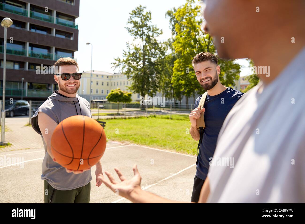 Receiving basketball ball hi-res stock photography and images - Alamy