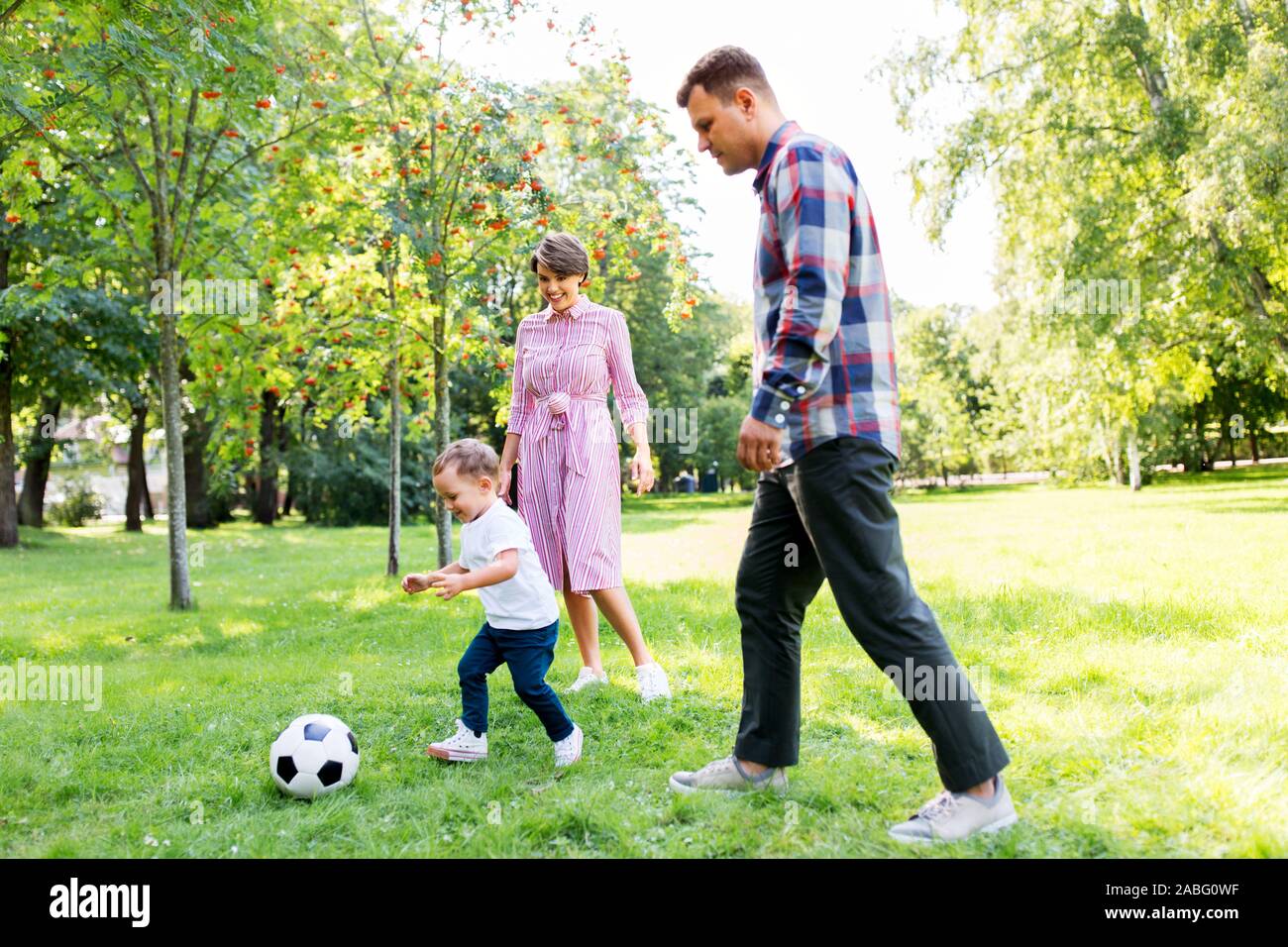 Mom child football game hi-res stock photography and images - Alamy