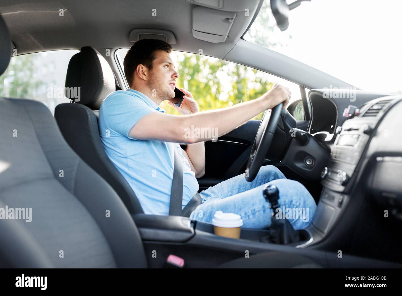 Man calling driving car hi-res stock photography and images - Alamy