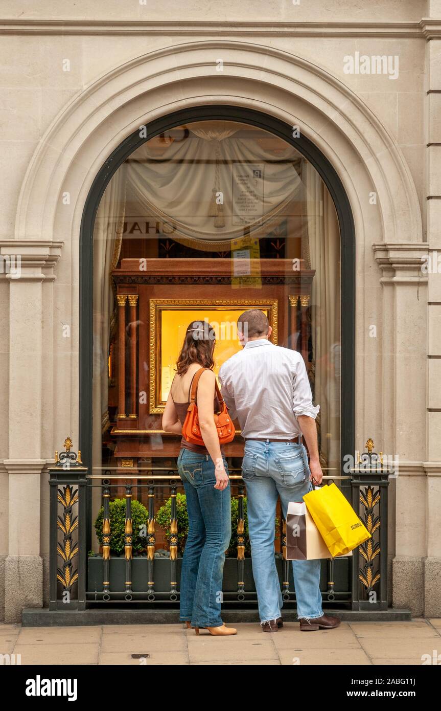 Graff shopfront hi-res stock photography and images - Alamy