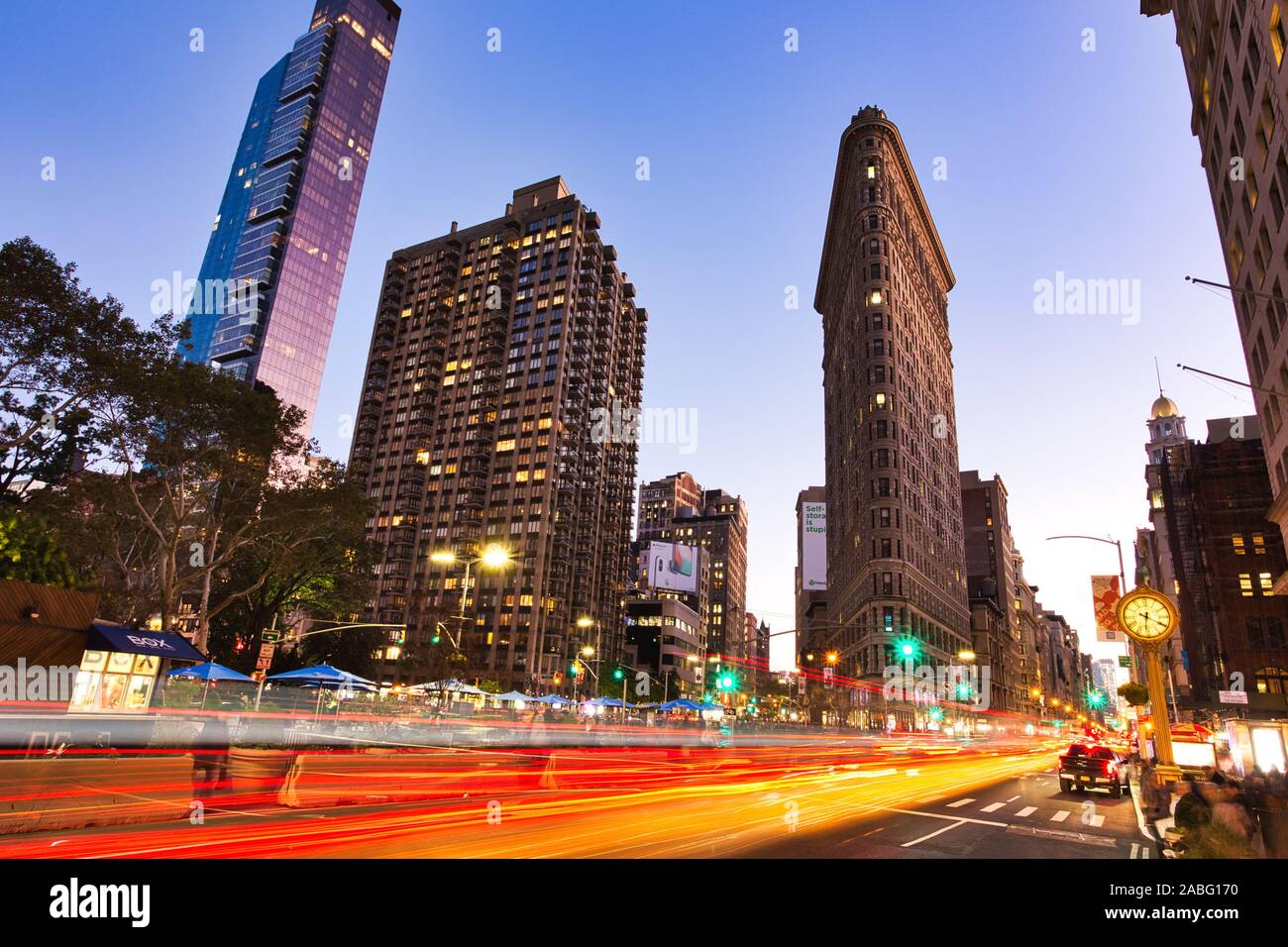 Urban scene flatiron building on hi-res stock photography and images ...