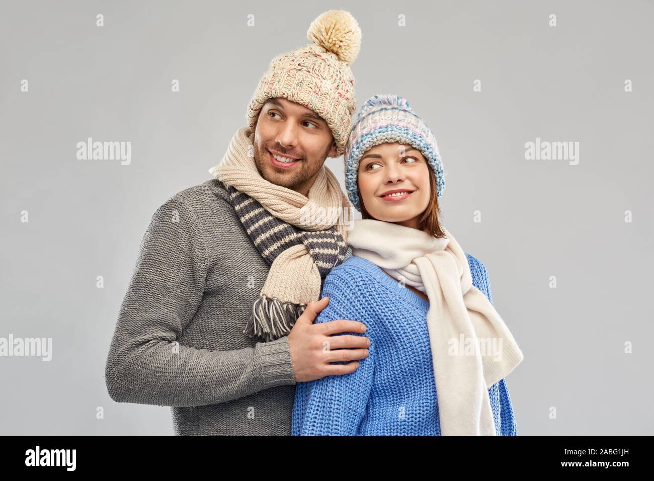 Couple people winter clothes hi-res stock photography and images - Alamy