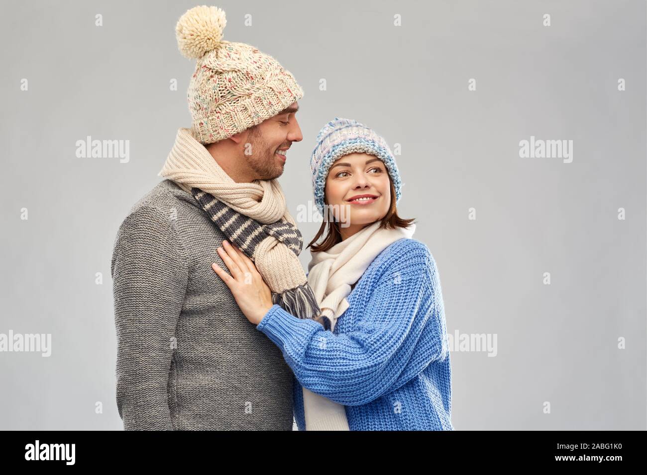 Couple people winter clothes hi-res stock photography and images - Alamy