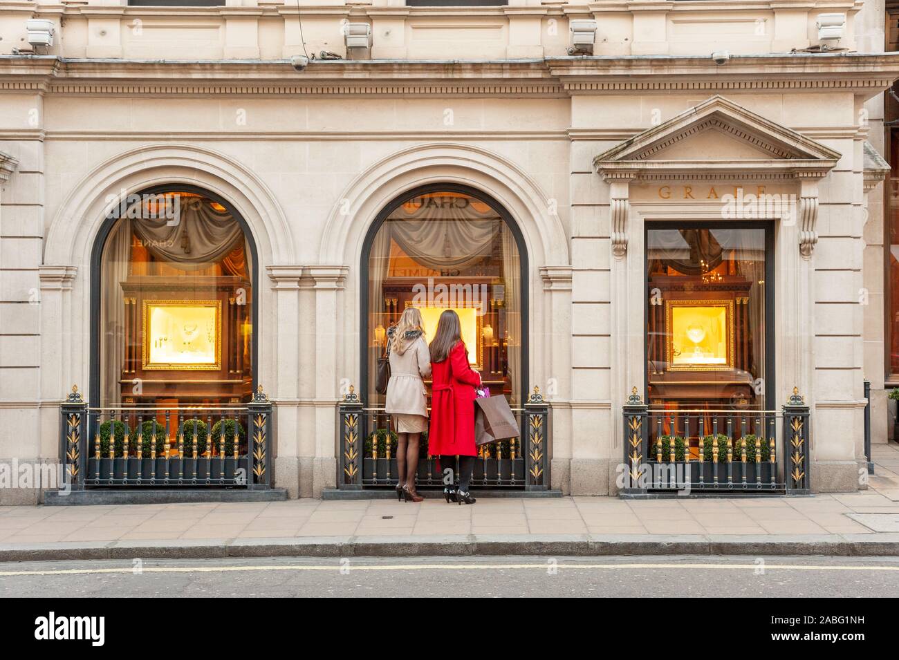 Window shopping at Graff in Bond Street, London, UK Stock Photo - Alamy