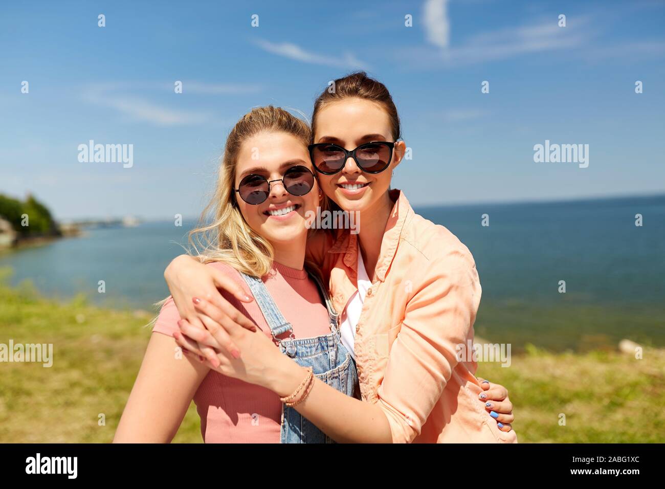 teenage girls or best friends at seaside in summer Stock Photo - Alamy