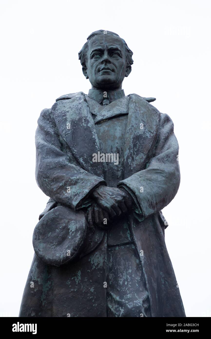 Scott Memorial, the statue of Robert Falcon Scott, in Portsmouth ...