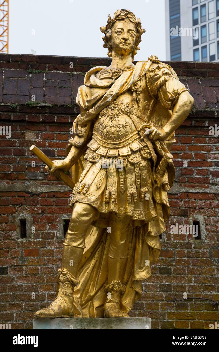 Gilt statue of Gulielmo III (King William III) in Roman dress by Jan ...