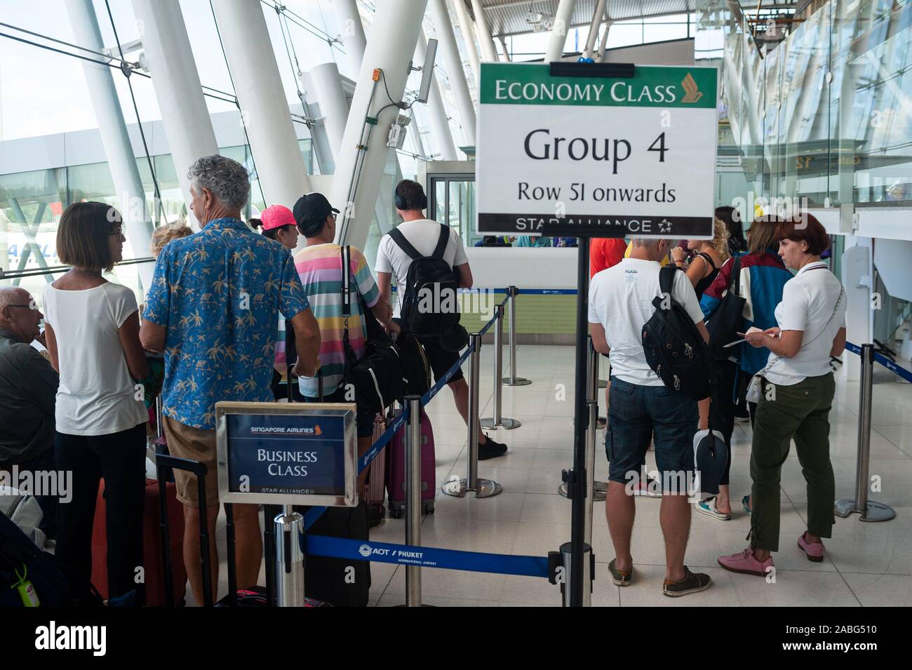 Boarding gate queue hi-res stock photography and images - Alamy