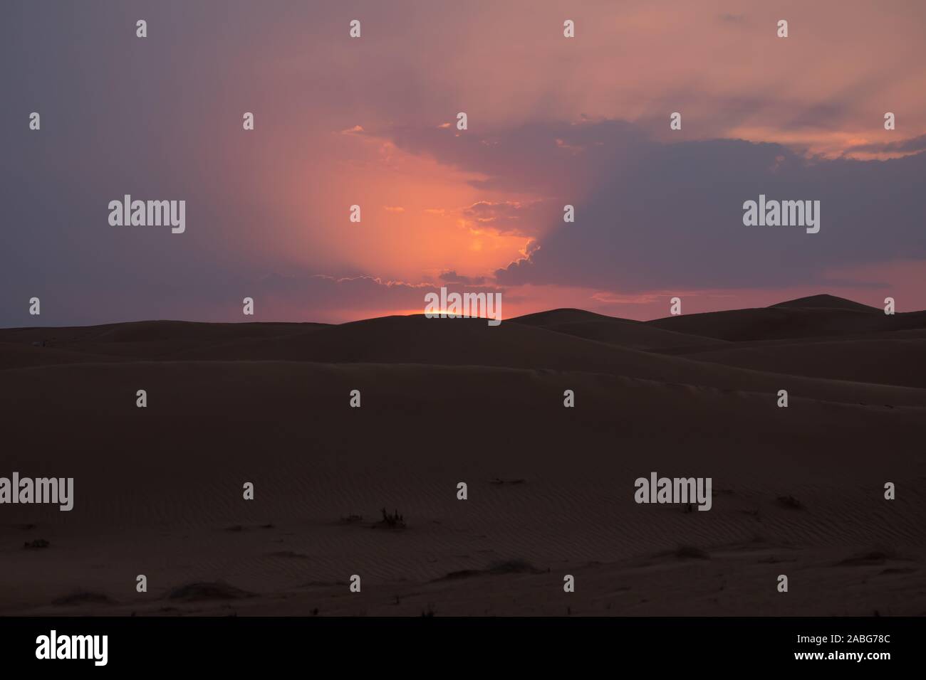 Sunset in the Sahara Desert, Dubai, UAE Stock Photo - Alamy