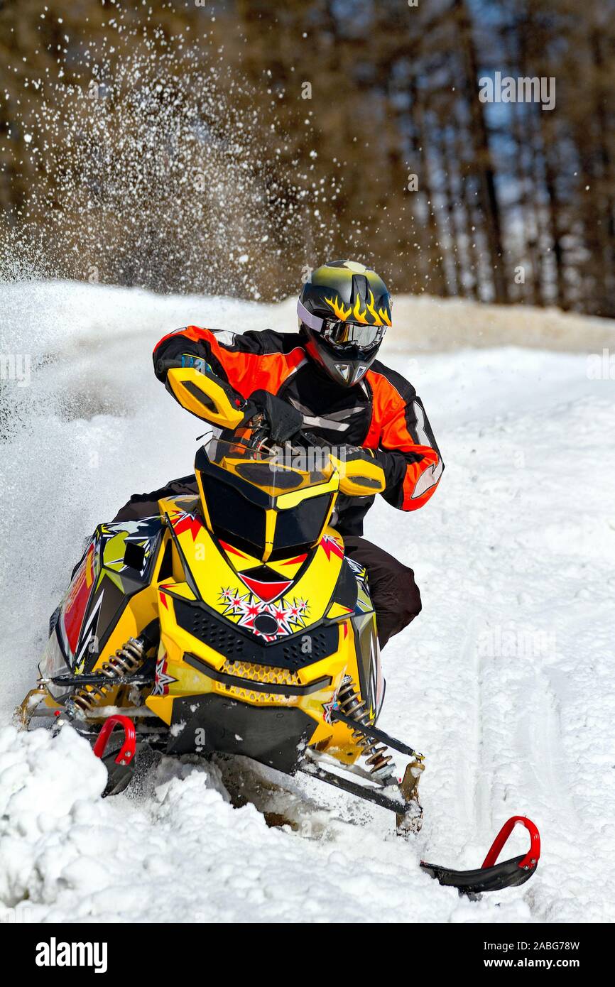 Snowmobile race hi-res stock photography and images - Alamy