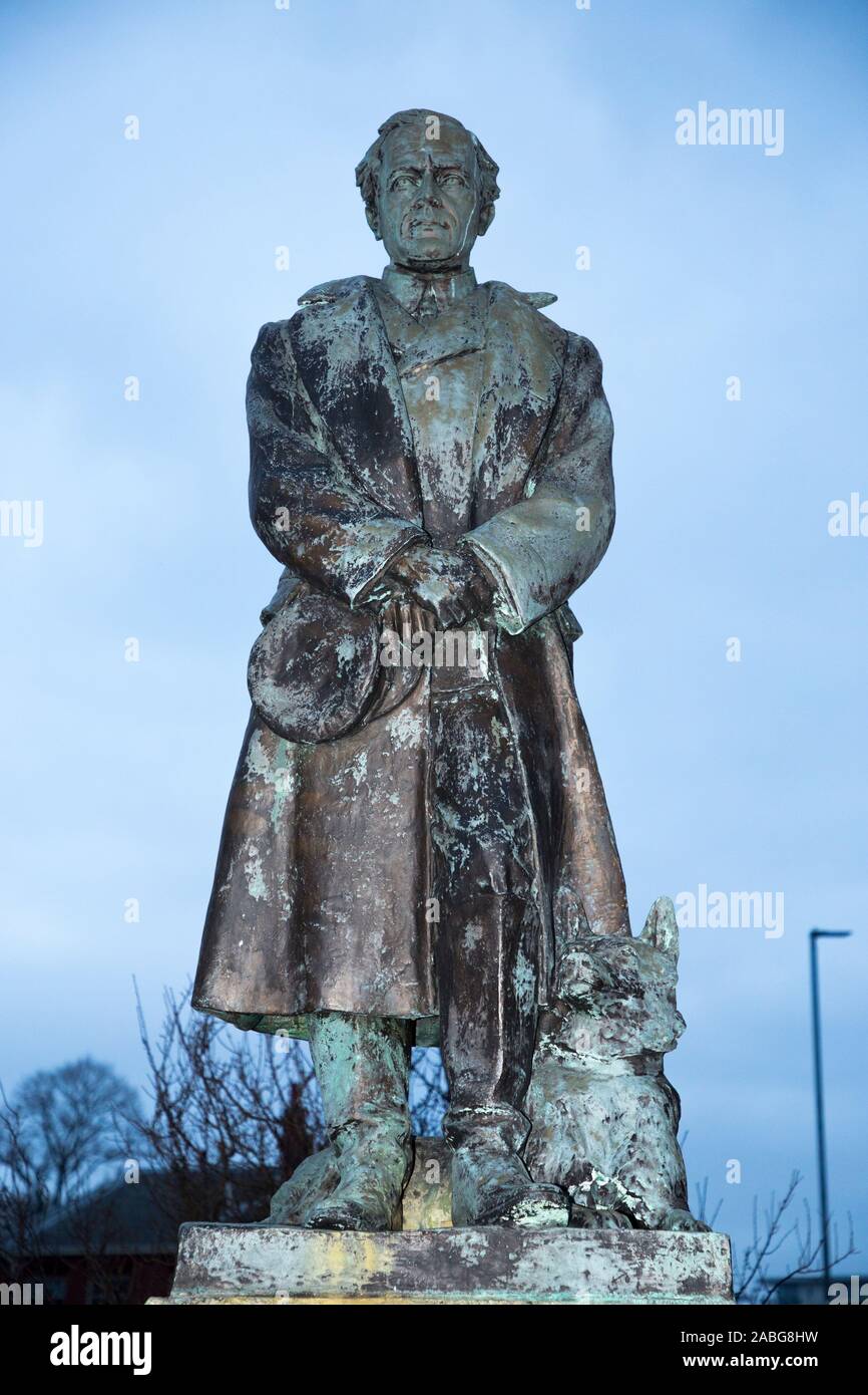 Scott Memorial, the statue of Robert Falcon Scott, in Portsmouth ...