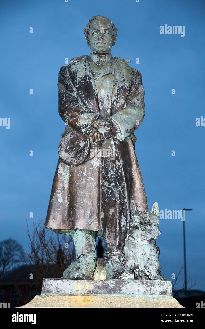 Scott Memorial, the statue of Robert Falcon Scott, in Portsmouth ...