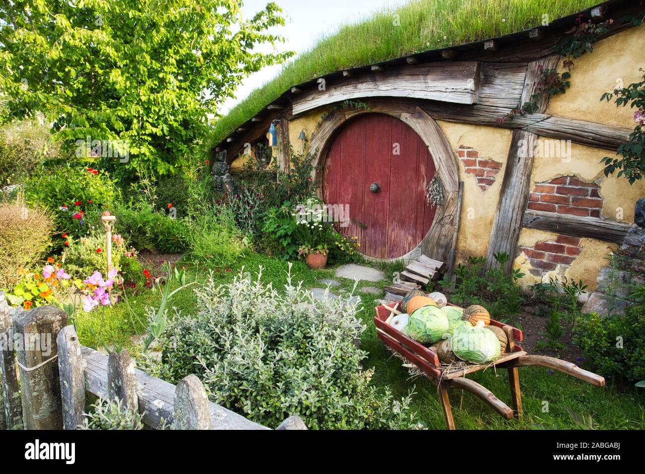 Hobbit House in the Shire, Hobbiton Movie Set, New Zealand Stock Photo ...