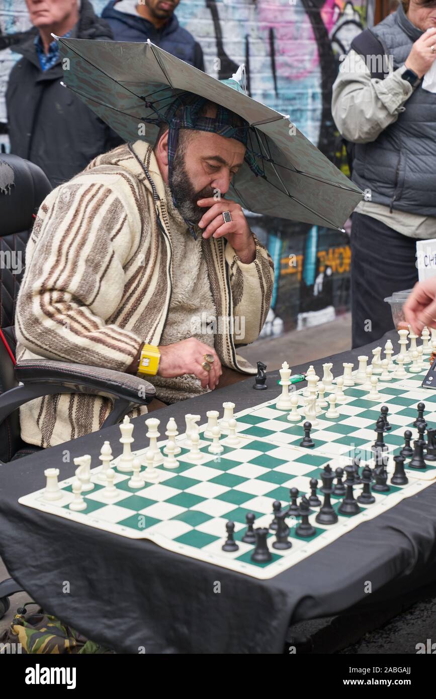 Street chess hi-res stock photography and images - Alamy