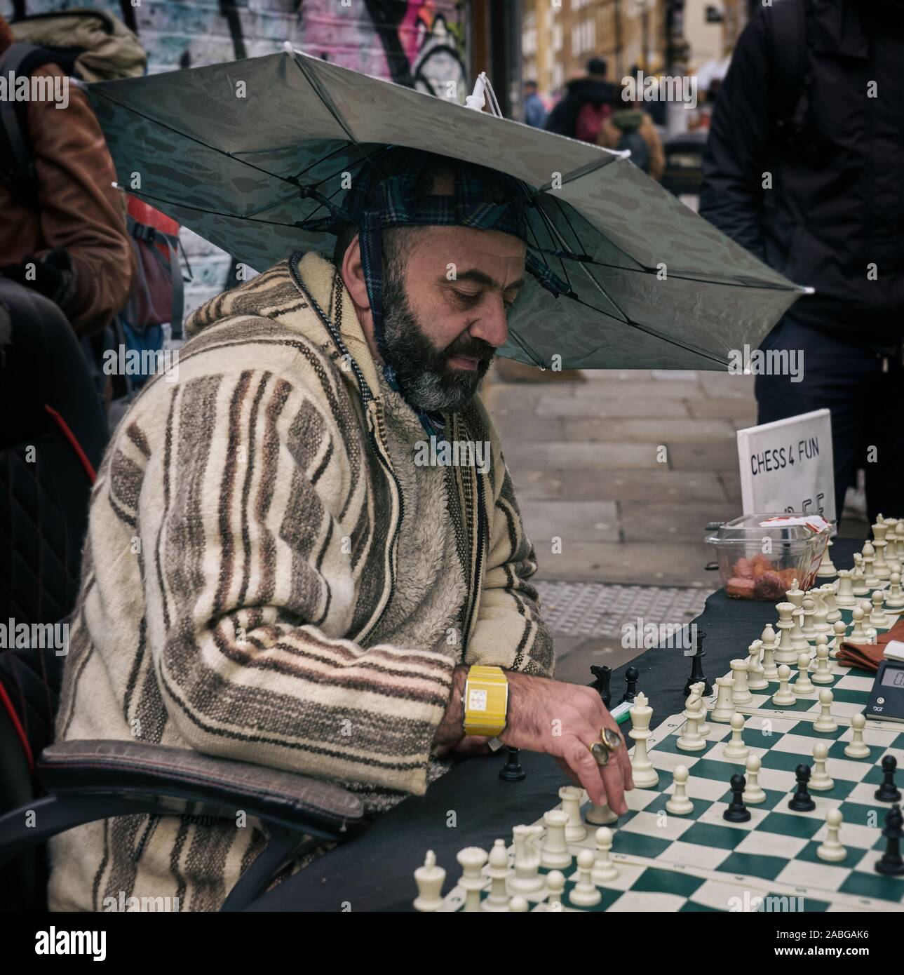 Street chess hi-res stock photography and images - Alamy