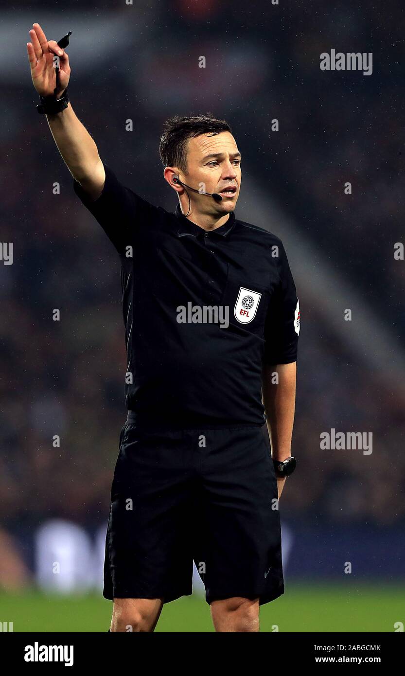 Tony harrington referee hi-res stock photography and images - Alamy