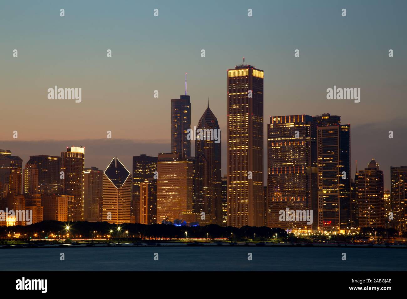 Chicago skyline icon hi-res stock photography and images - Alamy