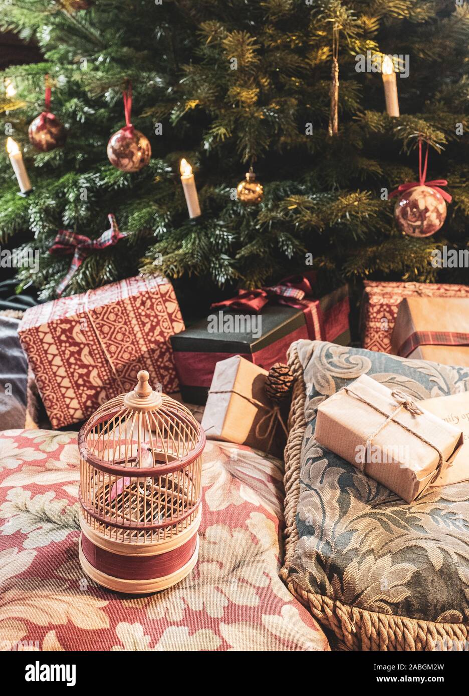 Victorian house xmas decorations hi-res stock photography and images ...