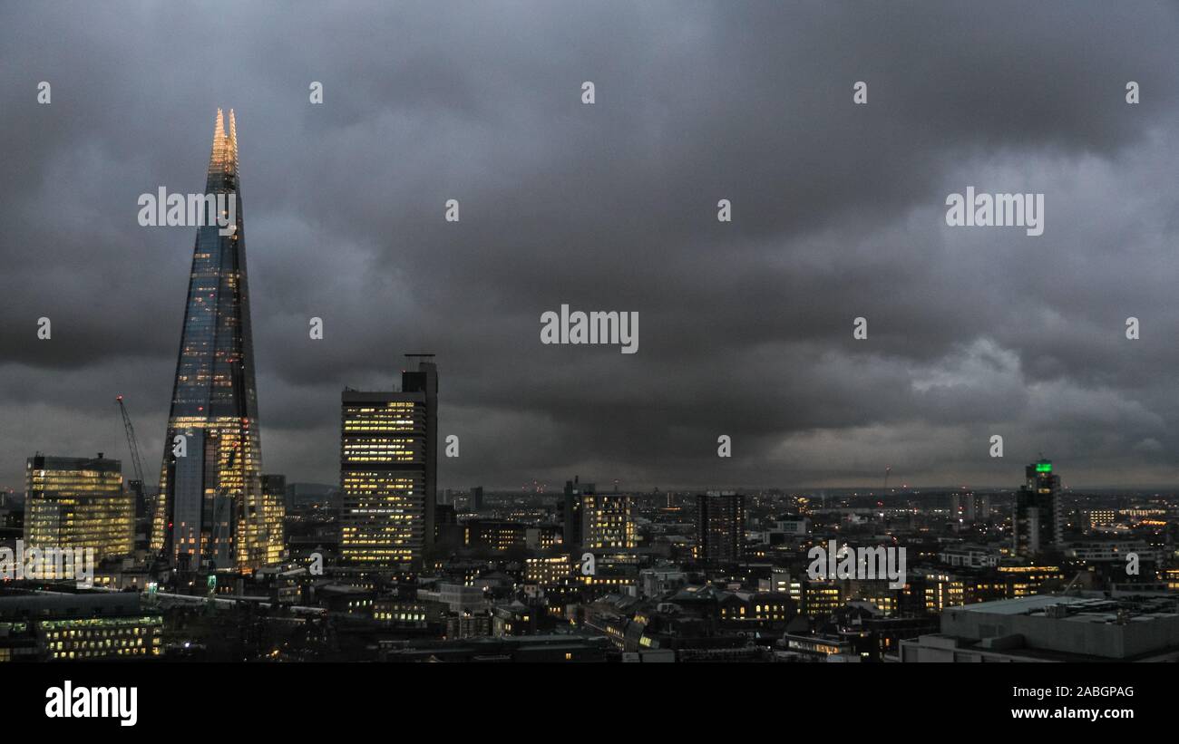 Dark skies over london hi-res stock photography and images - Alamy