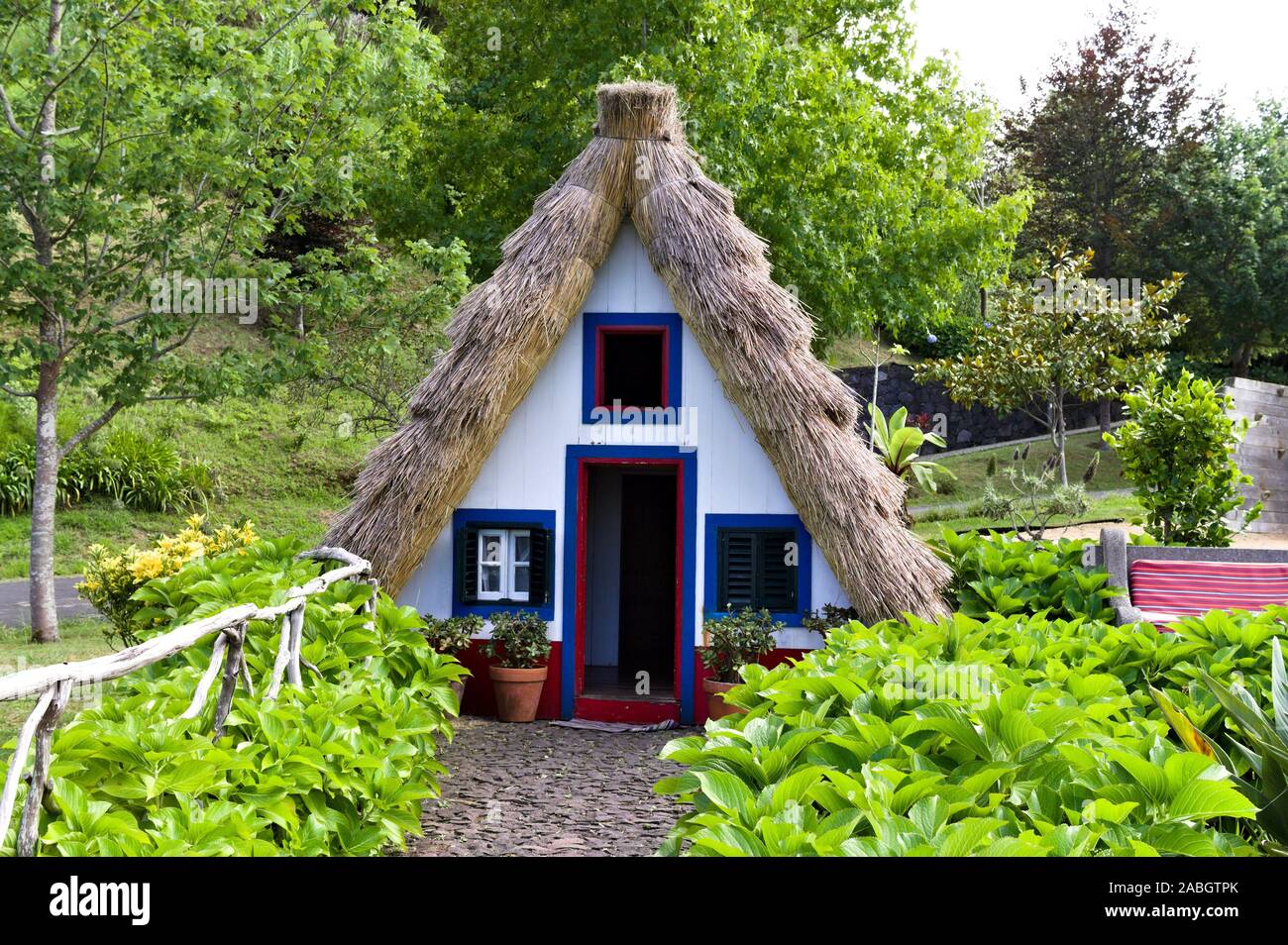 Little Thatched Roof House High Resolution Stock Photography and Images ...