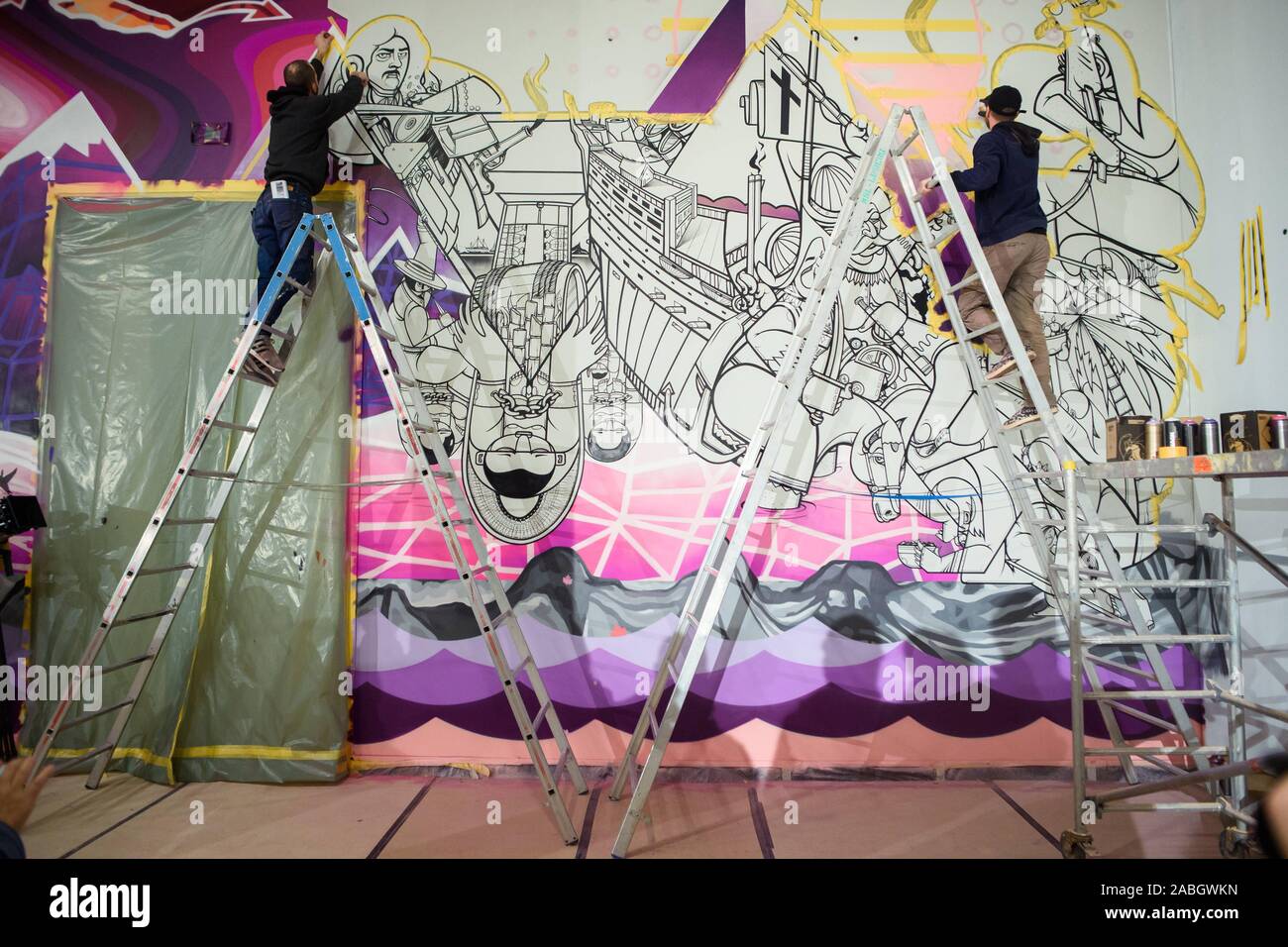 Berlin, Germany. 27th Nov, 2019. The artists Raoul (l) and Davide Perre ...