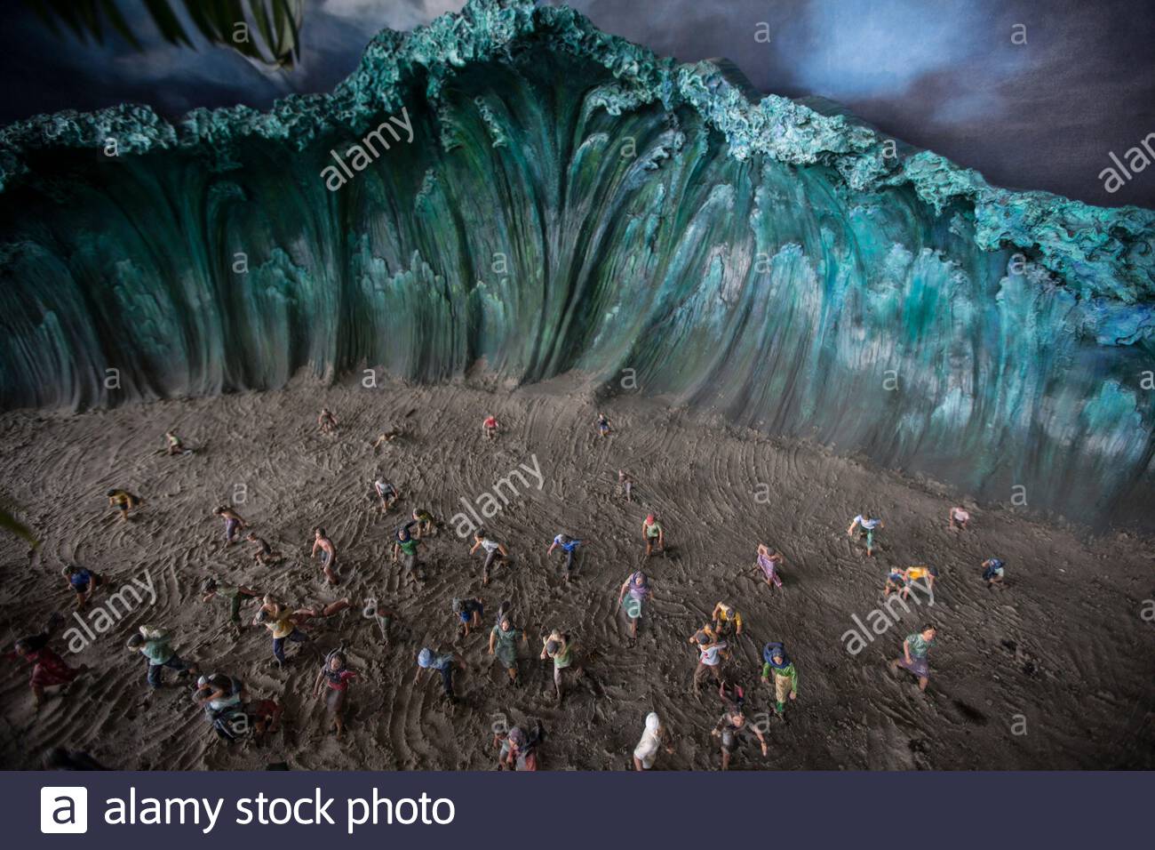 Indian Ocean Tsunami 2004 Wave Stock Photos & Indian Ocean Tsunami 2004 ...